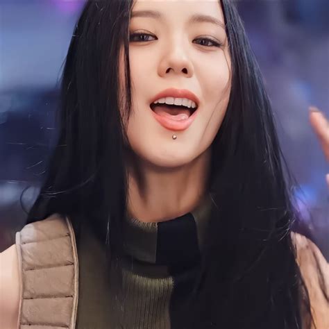 Blackpink In Your Area Panosundaki Pin 2024 Black Pink Fendi Kese
