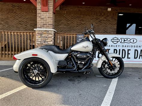 2023 Harley Davidson® Freewheeler® White Sand Pearl Black Finish W
