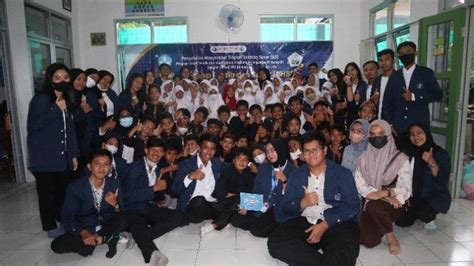Mahasiswa Sekolah Vokasi IPB University Ajarkan Siswa SD Hidup Bersih