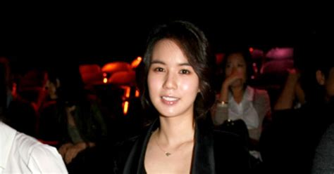 [md포토] 박시은 청바지에 벨벳 재킷 가을 필수 아이템