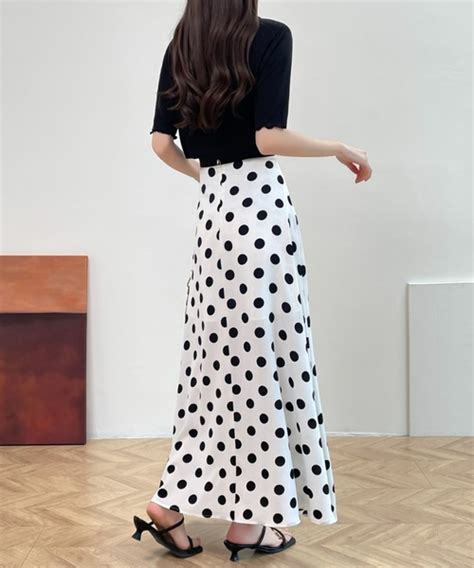 Eclin（エクラン）の「ハイウエストドット柄フレアロングスカート（スカート）」 Wear