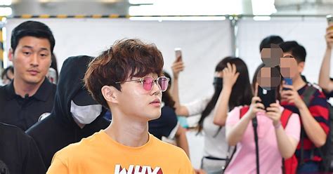 포토엔hd 엑소 수호 자신감 넘치는 모습으로공항패션
