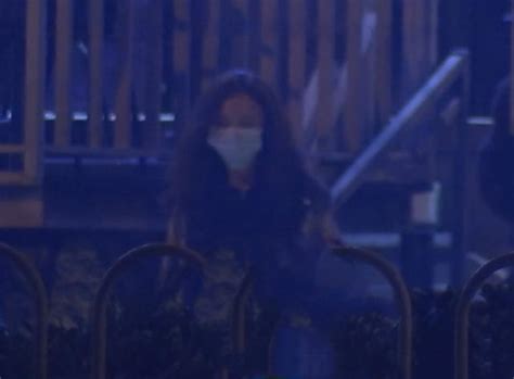 39歲姚笛深夜聚會！被異性當眾摸頭親吻，富豪老公曾被拍夜會美女 壹讀