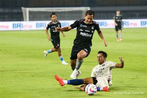 Link Live Streaming Arema Fc Vs Persib Bandung Di Bri Liga 1 Pukul 15