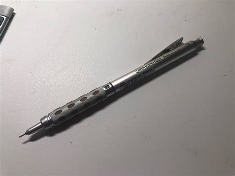 묵직한 무게감에서 나오는 부드러운 필기감 펜텔 그래프기어 1000 0 3mm 네이버 포스트