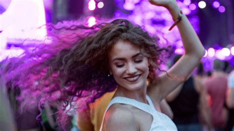 Touch Activated Dry Shampoo Batiste™
