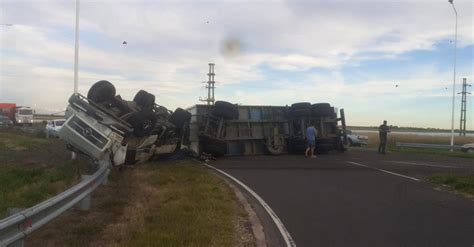 Impresionante Choque Y Vuelco En Rutas Pampeanas Involucró A Un Camión