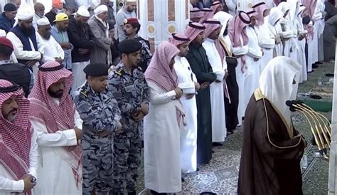 شاهد اداء صلاة الغائب على أمير الكويت بالمسجد الحرام قناة العالم