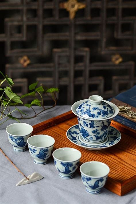 Butterflies Chinese Gaiwan Tea Set Blue White Kung Fu Tea Set 1 Gaiwan