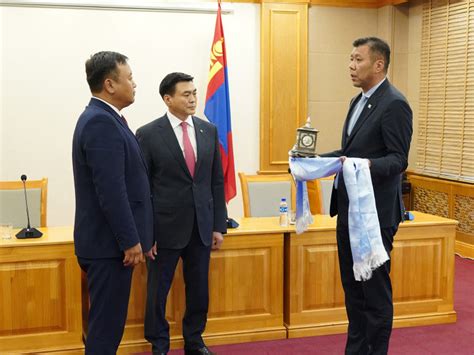 “Цагдан хоригдож байхдаа нас барсан иргэн О н гэр бүлд эмгэнэл илэрхийлье” гэж ХЗДХ ийн сайд О