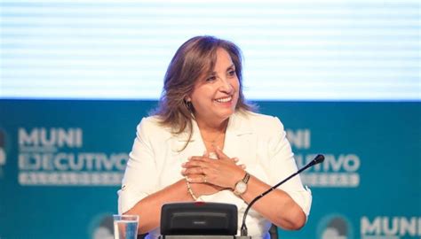 Presidenta De Perú Es Interrogada Por Su Cirugía De Nariz