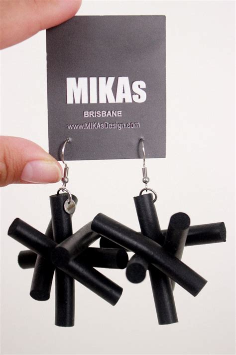 Mikas Bold Star Earrings Black