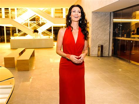 Maria Fernanda C Ndido Comemora Anivers Rio Mergulhada Em Cultura Glamurama