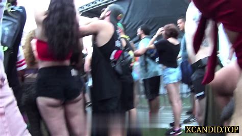 Horny Girl In Thong Giving Show Show Gurl