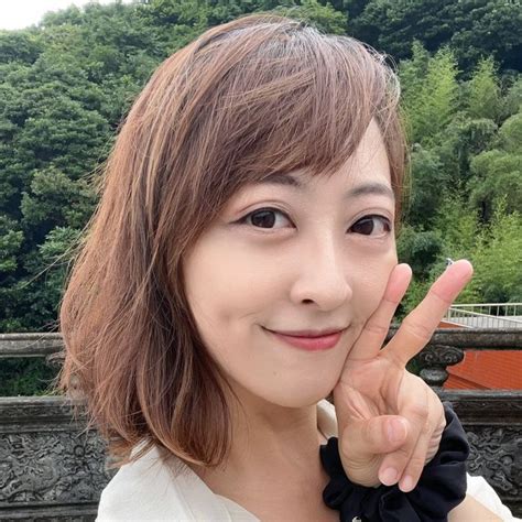 就叫爸媽啊他們其實也不太會管你怎麼叫有打招呼就好了