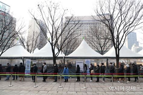 8인 모임·밤 12시 영업 가능해질까 정부 거리두기 완화 검토 아시아경제