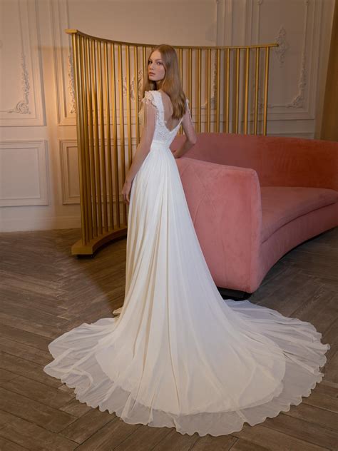 V Neck Chiffon Sheath Wedding Gown With 3d Flowers