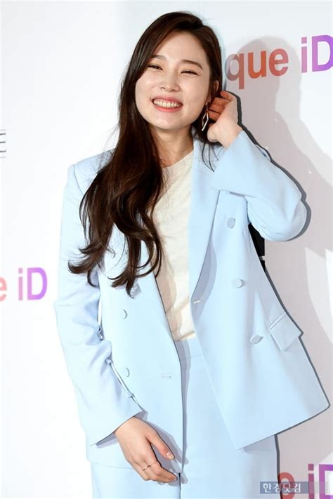 윤소희 카이스트 여신에서 청순 교과서로 한국경제