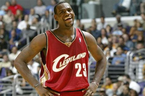 詹姆斯的nba生涯，体重仅增加1公斤！nba官网：太荒唐了？