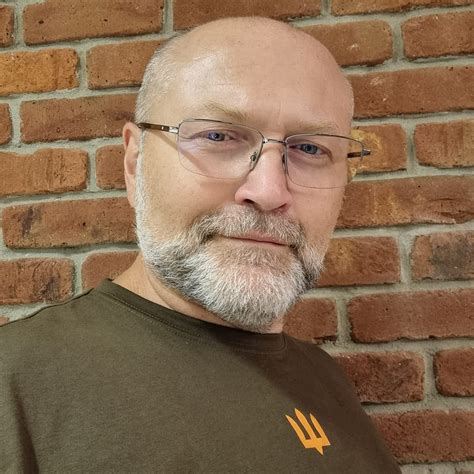 Добрі люди скинули мені цікаве відео На ньому афер та шарлатан який називає себе магом