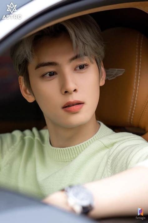 เอิ่ม จำหน้าตาแฮร์รี่ เฮอร์ไมโอนี่ รอน ตอนแรกได้มั้ย ไม่โตได้มั้ย อยากจับแกไปสตาฟ สลิธีริน