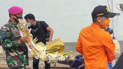 Tim Penyelam Angkat Dua Kantong Berisi Bagian Tubuh Manusia Dan 4