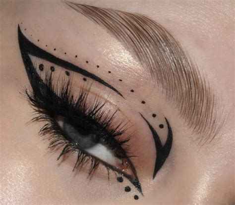 Pin By 🖤𝔅𝔞𝔡 𝔊𝔦𝔯𝔩🖤 ﮩ٨ـﮩﮩ٨ـ♡ﮩ٨ On Aesthetic Eye Makeup Eyeliner
