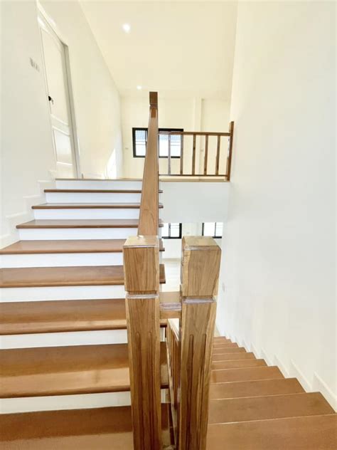 บ้านสร้างใหม่ 2 ชั้น สไตล์อิงลิชโคโลเนียล ต สันผักหวาน อ หางดง จ เชียงใหม่ ใกล้ร้านท่าพระจันทร์