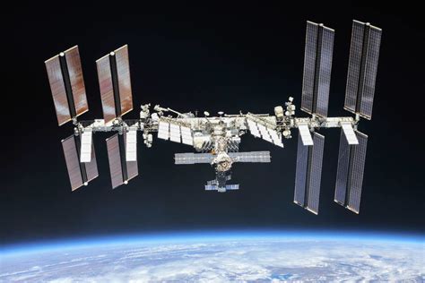 Spacex To Fly Private Astronauts To Space Station For Startup Axiom In