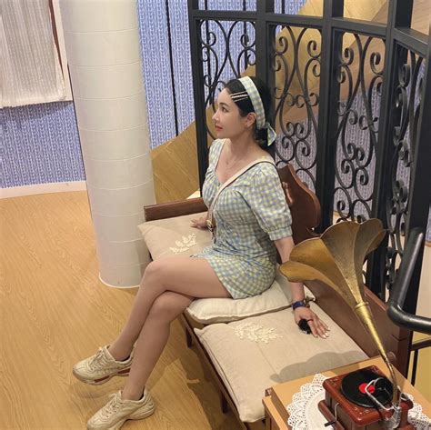 ศัลยกรรมความงาม By Hana Kim ศัลยกรรมความงาม By Hana Kim