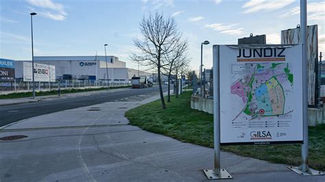 Vitoria Dos Jóvenes Mueren En La Colisión Entre Dos Coches