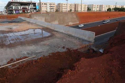 Cruzamento Sobre O Viaduto Do Recanto Das Emas Livre De Semáforos