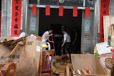 “洪水退到哪里，淤泥清到哪里”——直击广西北流抗洪一线平政镇救援人员