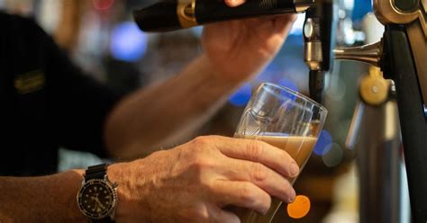 호주 고물가에 맥주세도 급등 생맥주 한 잔 1만원 시대 열린다