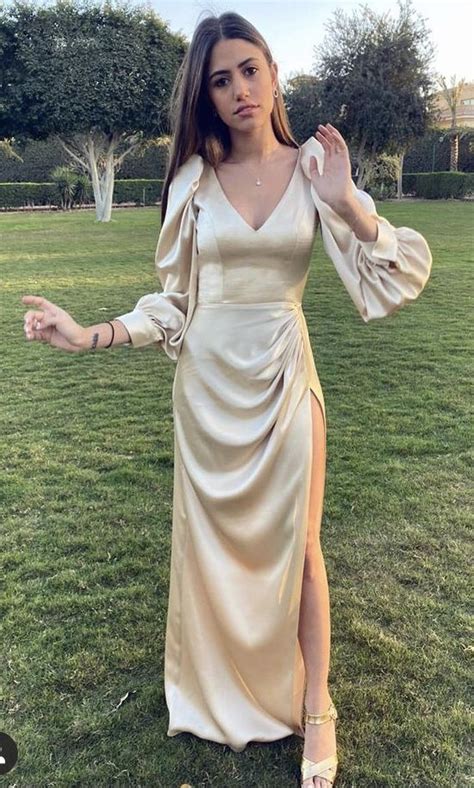 Pin Oleh Nada Di Prom Dresses Pakaian Pesta Gaya Model Pakaian Gaun Sederhana