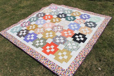 Sunshine Sews Bordered Nine Patch Quilt