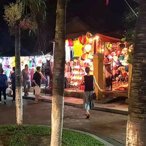 우리 아마 A작가님이랑 운전하고 가면서 나온 얘기일 것이다 작가님 그래서 요새 쓰시는 사랑 에세이는 어떤 내용인가요 막 작가님 사랑 얘기 나오고 그런 건가요 아니