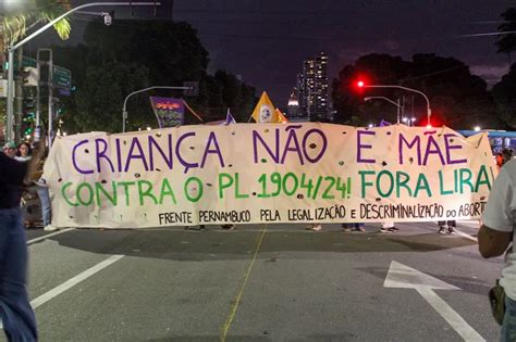 Em Pernambuco mulheres ocupam as ruas contra o PL da Política