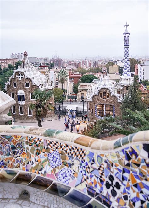 Самая длинная скамейка в мире в барселоне фото