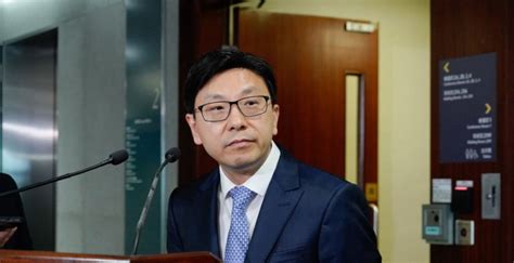 孫玉菡料3年引入萬名外地技工 港明年中公布細節 人力短缺 勞工優化 外勞 大紀元