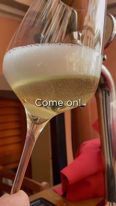 Single приглашает Безлимитное игристое на веранде 🌸🥂 Арбатский