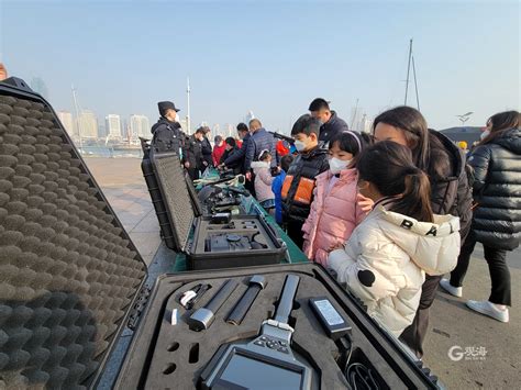 领略别样“警”彩！特种车辆、反恐武器亮相青岛“警营开放日” 青报网 青岛日报官网