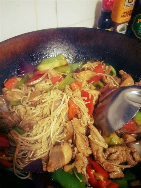 【黄焖鸡腿肉的做法步骤图，黄焖鸡腿肉怎么做好吃】小妍美食纪下厨房
