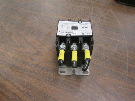 Tyco Electronics Contactor 3100r30q808 24v Coil 25a 600v Used