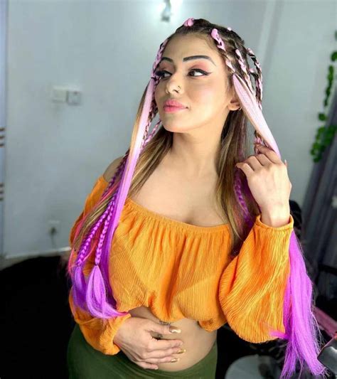 මොකද හිතන්නේ ඒ කොණ්ඩේ ගැන එයාගේ ලස්සන තවත් වැඩි වෙලා නේද Photo
