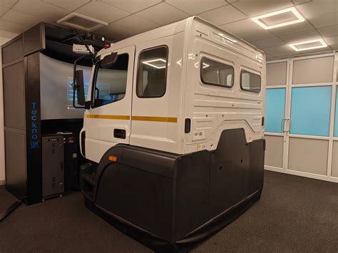 Daimler India Cv Brings Virtual Simulation Tech To Train Drivers