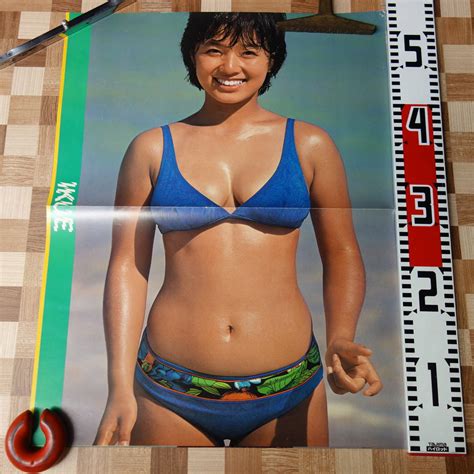 1207榊原郁恵ポスター 雑誌付録4枚セット3枚水着の落札情報詳細 Yahoo オークション落札価格検索 オークフリー