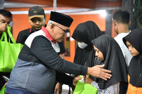 Hadiri HUT Q AREM FC Bupati Acep Indahnya Berbagi Dengan Sesama