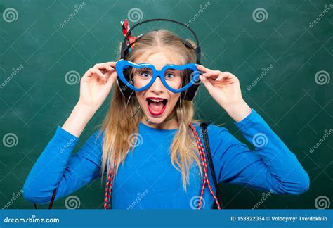 In Der Liebe Mit Ihrem Schulleben Fantastisches Schulm Dchen Schulmode