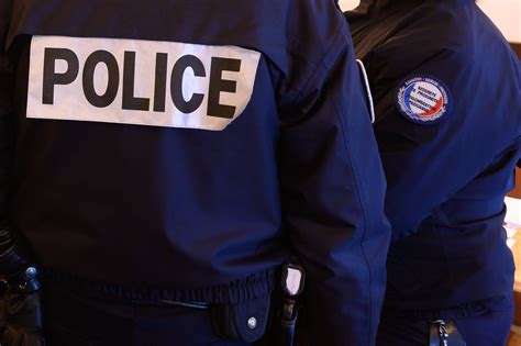 Un Homme Tué à Coups De Couteau à Paris